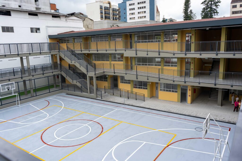 El icónico colegio Labouré vuelve a renacer en Santa Rosa de Cabal ...